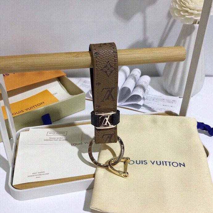 Top match Louis Vuitton Keychains