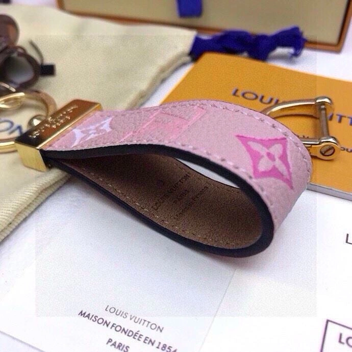 High accuracy Louis Vuitton Keychains