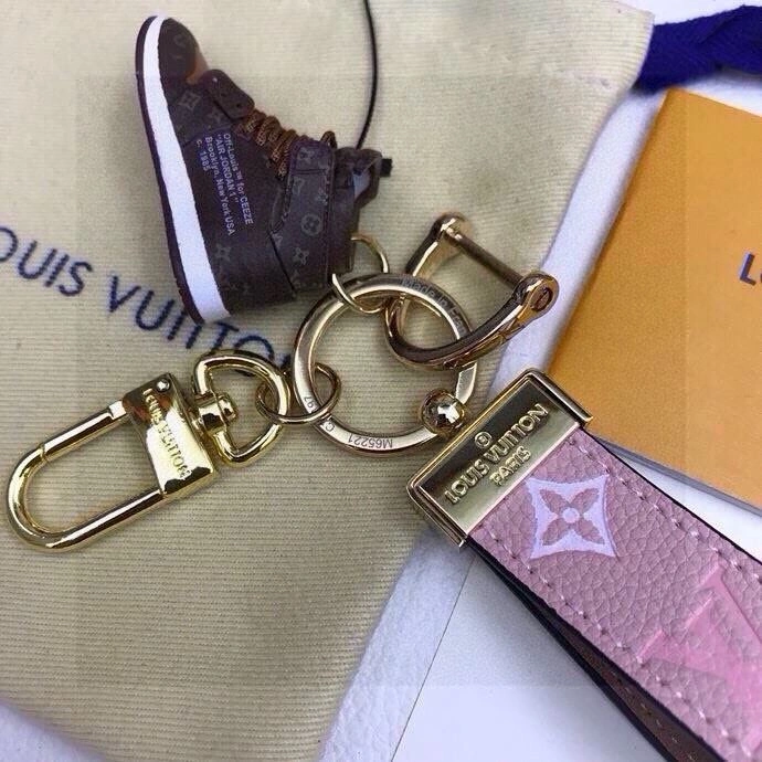 High accuracy Louis Vuitton Keychains