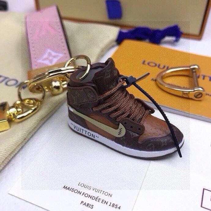 High accuracy Louis Vuitton Keychains