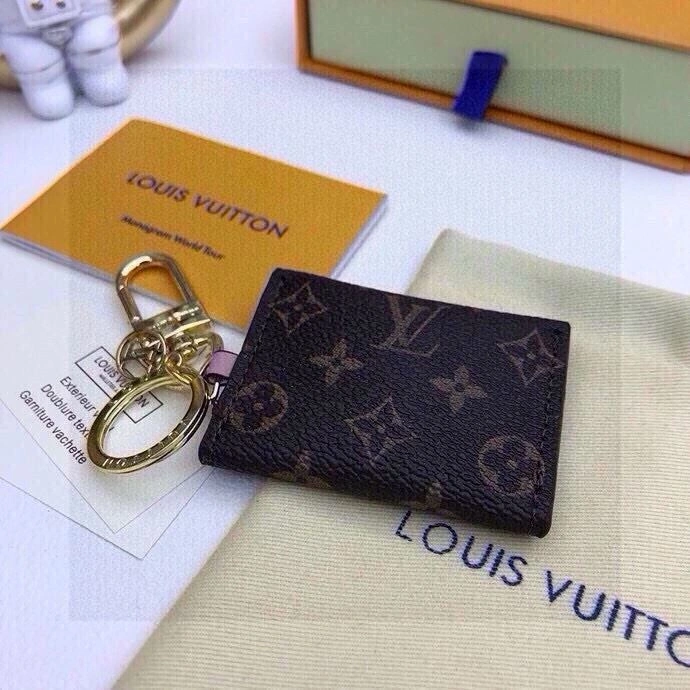 Top match Louis Vuitton Keychains