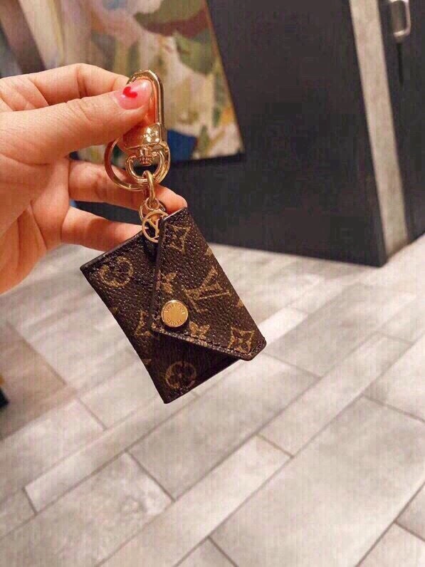 Top match Louis Vuitton Keychains