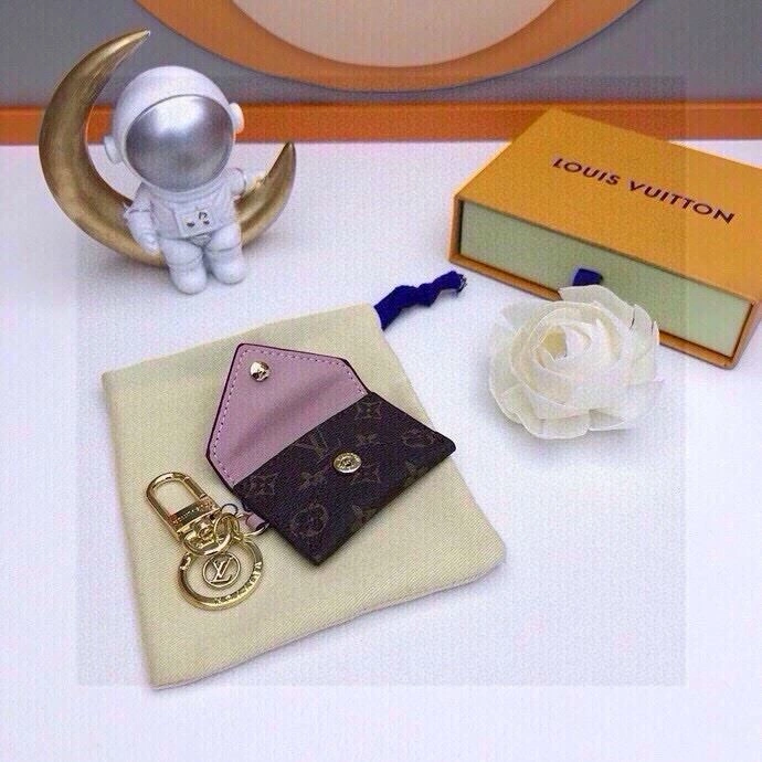 Top match Louis Vuitton Keychains