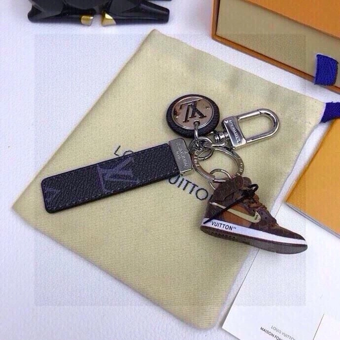 Top mirror Louis Vuitton Keychains