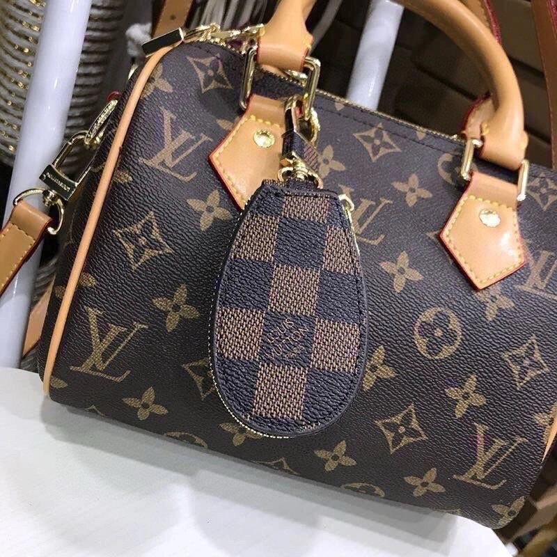 Top match Louis Vuitton Keychains