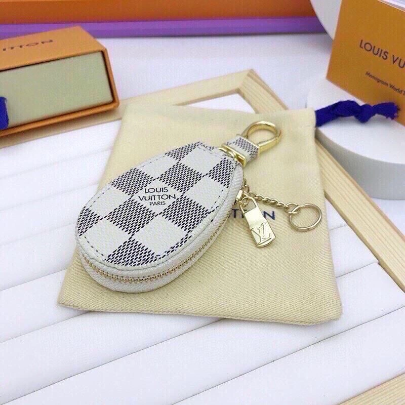 Top match Louis Vuitton Keychains