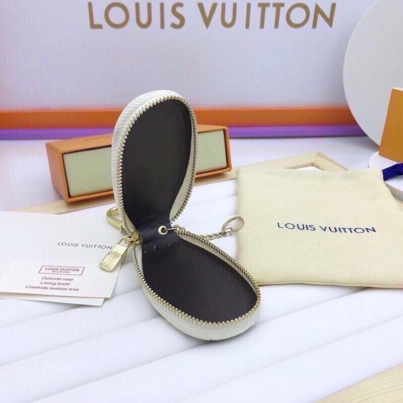 Top match Louis Vuitton Keychains