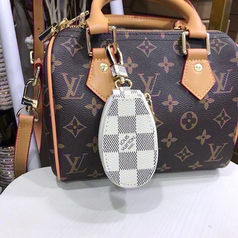 Top match Louis Vuitton Keychains