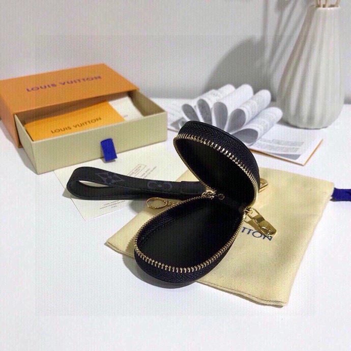 Precise copy Louis Vuitton Keychains