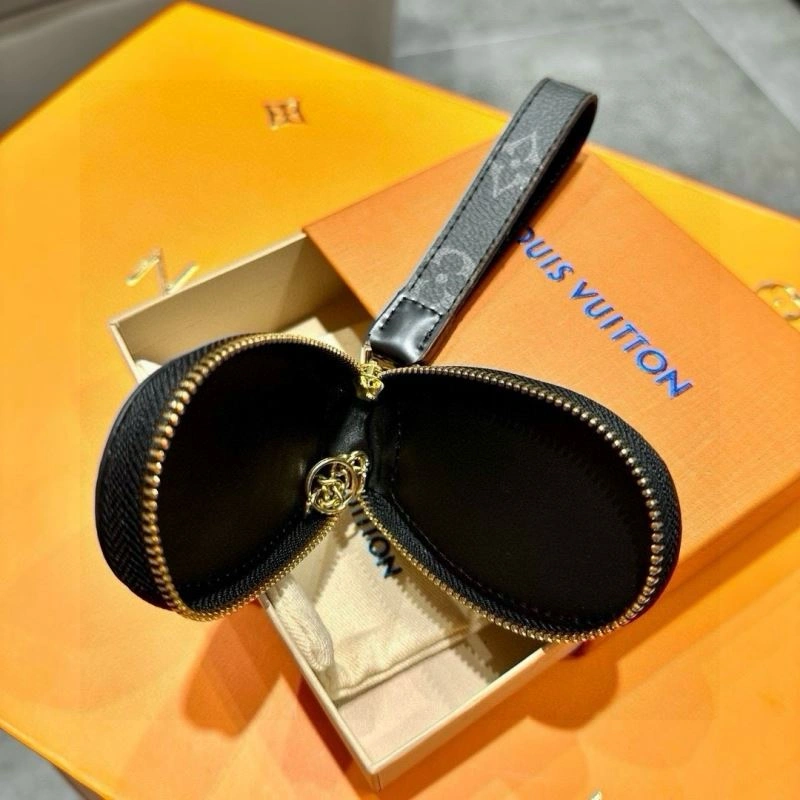 Top mirror Louis Vuitton Keychains