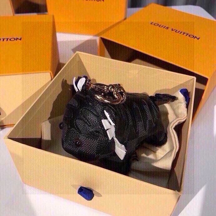 Accurate model Louis Vuitton Keychains