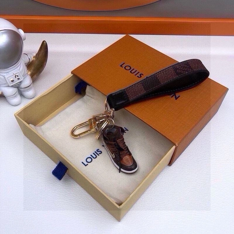 Top match Louis Vuitton Keychains