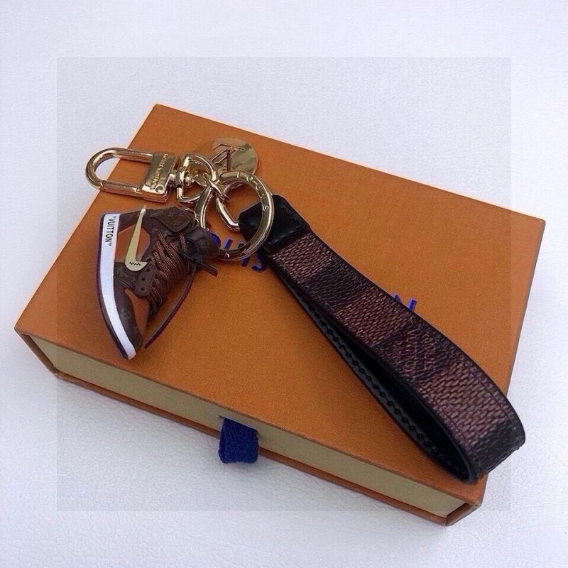 Top match Louis Vuitton Keychains