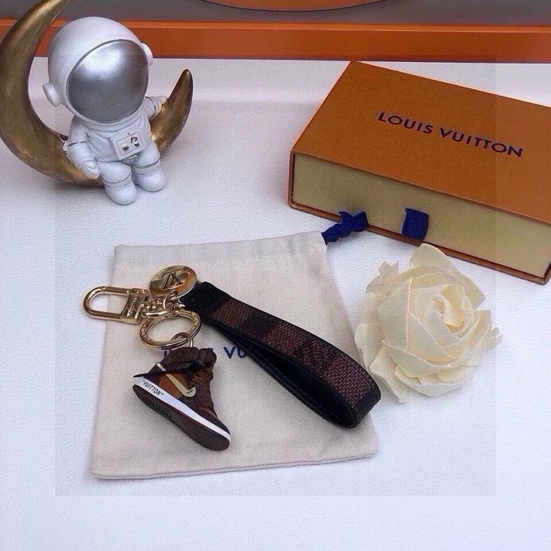 Top match Louis Vuitton Keychains