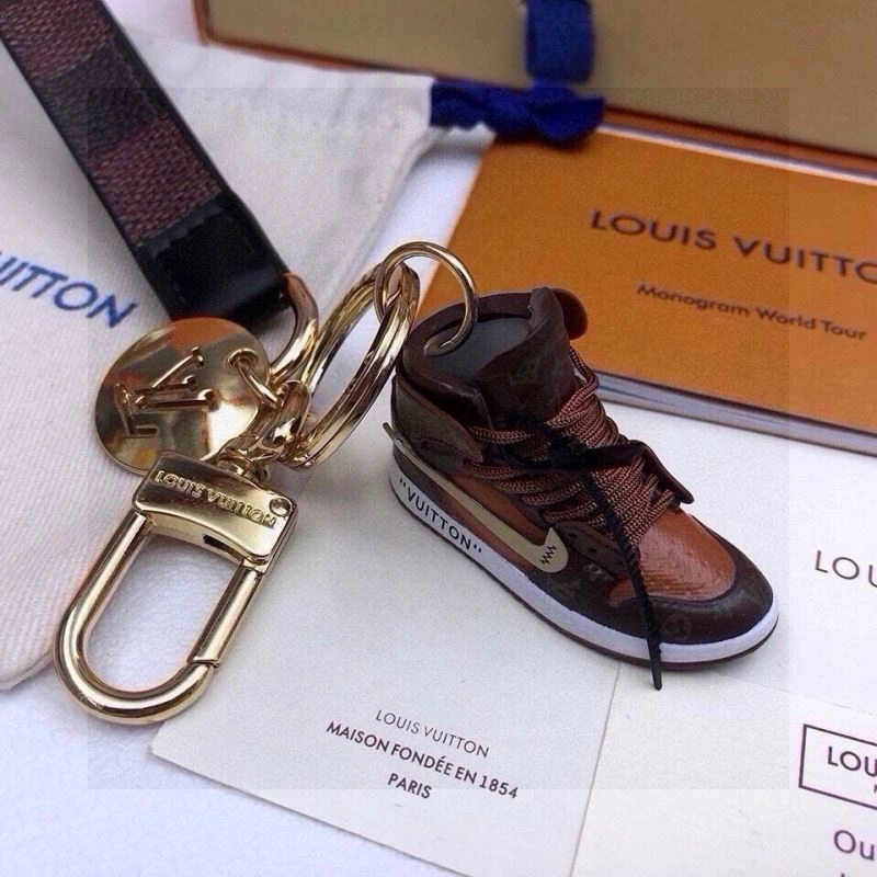 Top match Louis Vuitton Keychains