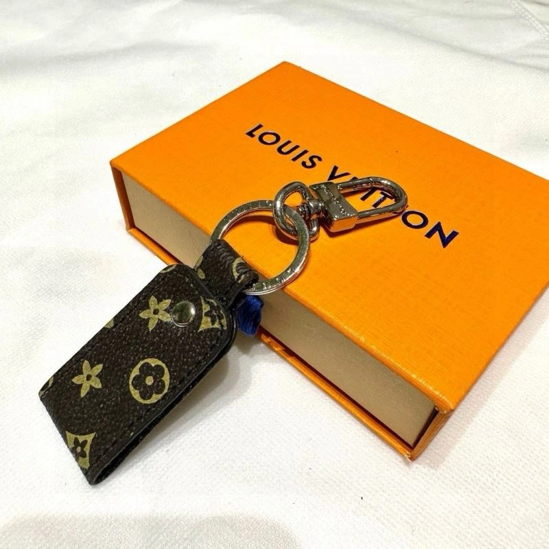 Top match Louis Vuitton Keychains