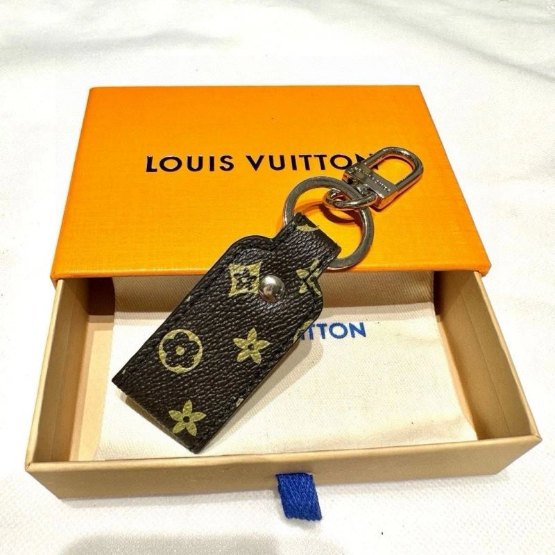 Top match Louis Vuitton Keychains