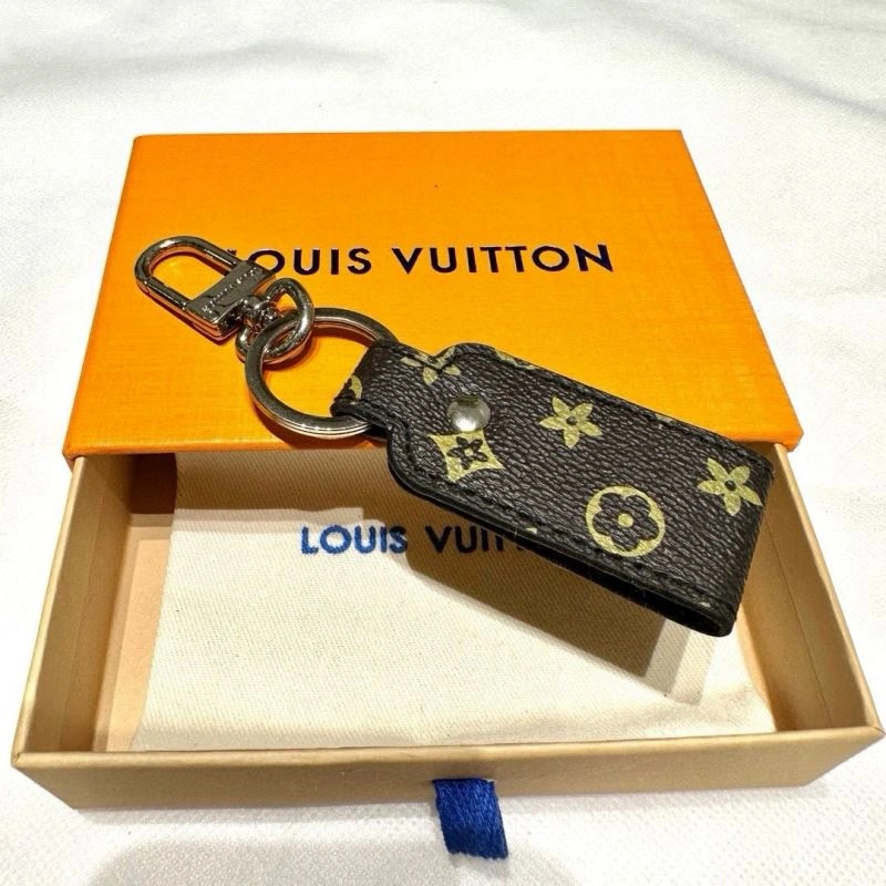Top match Louis Vuitton Keychains