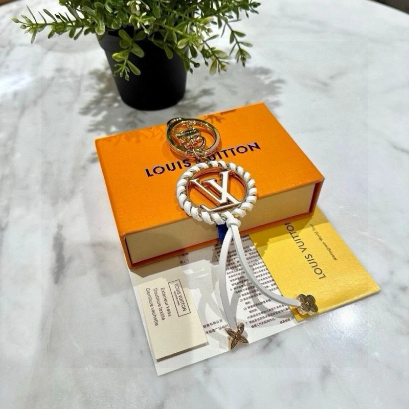 Top match Louis Vuitton Keychains