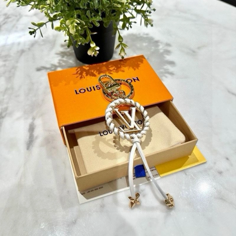 Top match Louis Vuitton Keychains