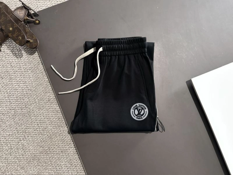 Accurate model Louis Vuitton Long Pants