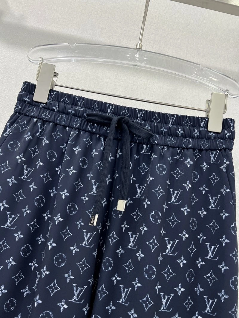 Value-priced Louis Vuitton Long Pants