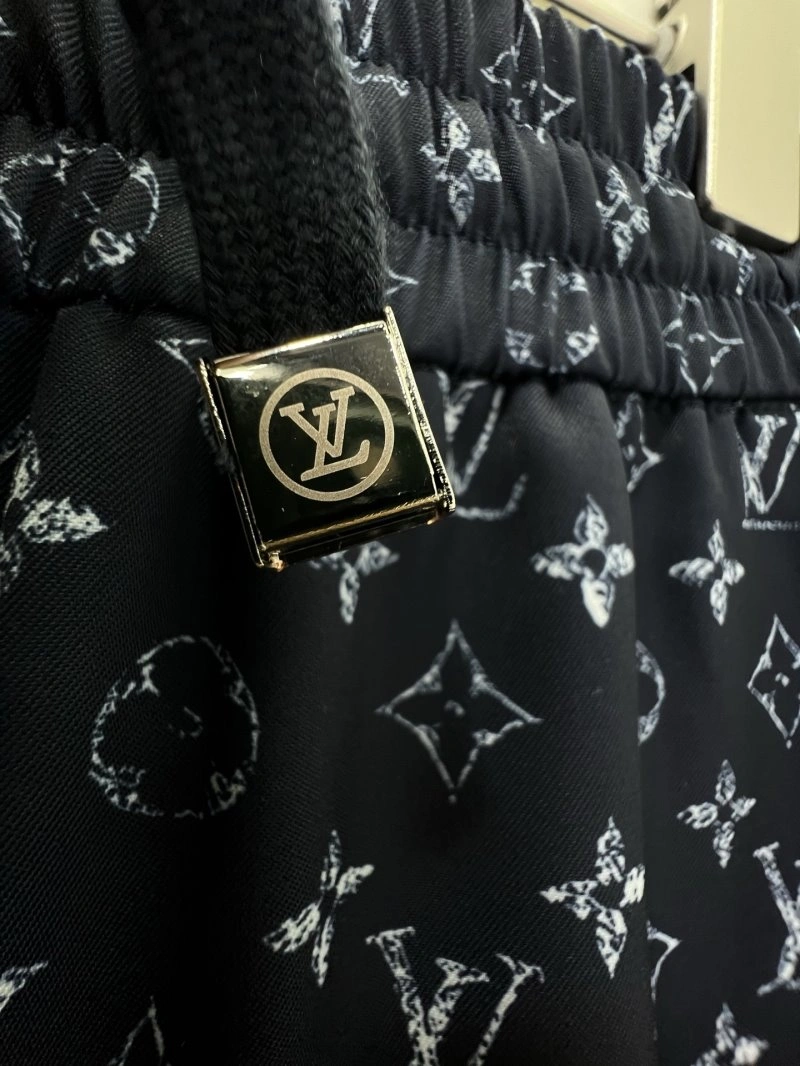 Value-priced Louis Vuitton Long Pants