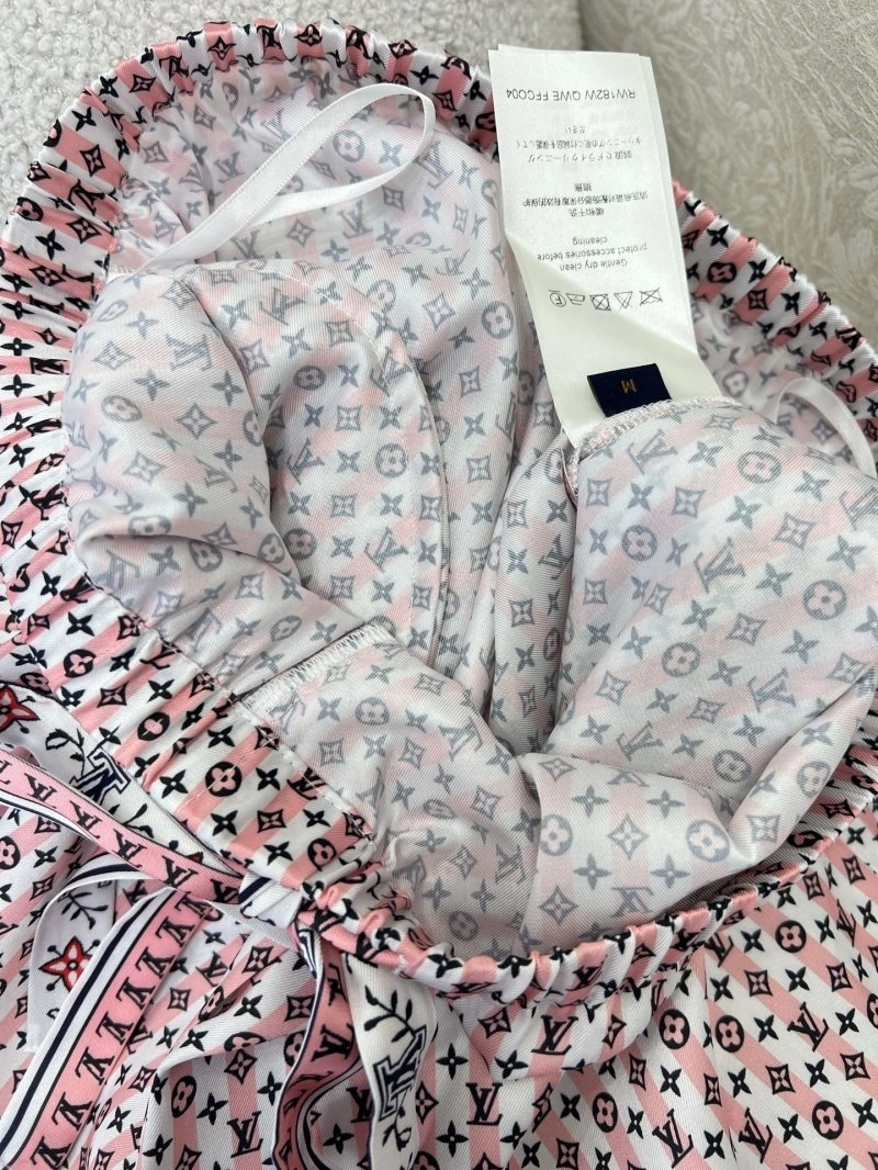 Accurate model Louis Vuitton Long Pants