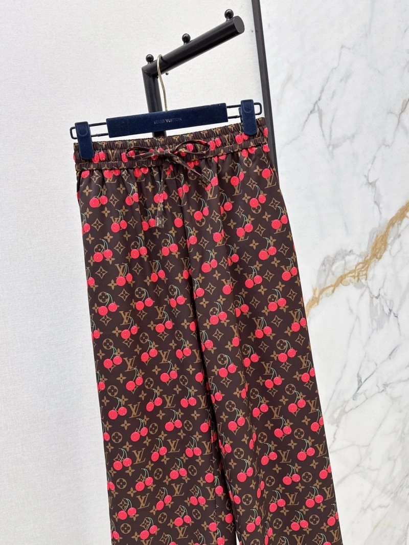 Accurate model Louis Vuitton Long Pants