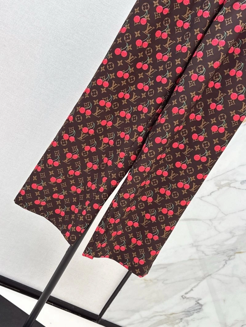 Accurate model Louis Vuitton Long Pants