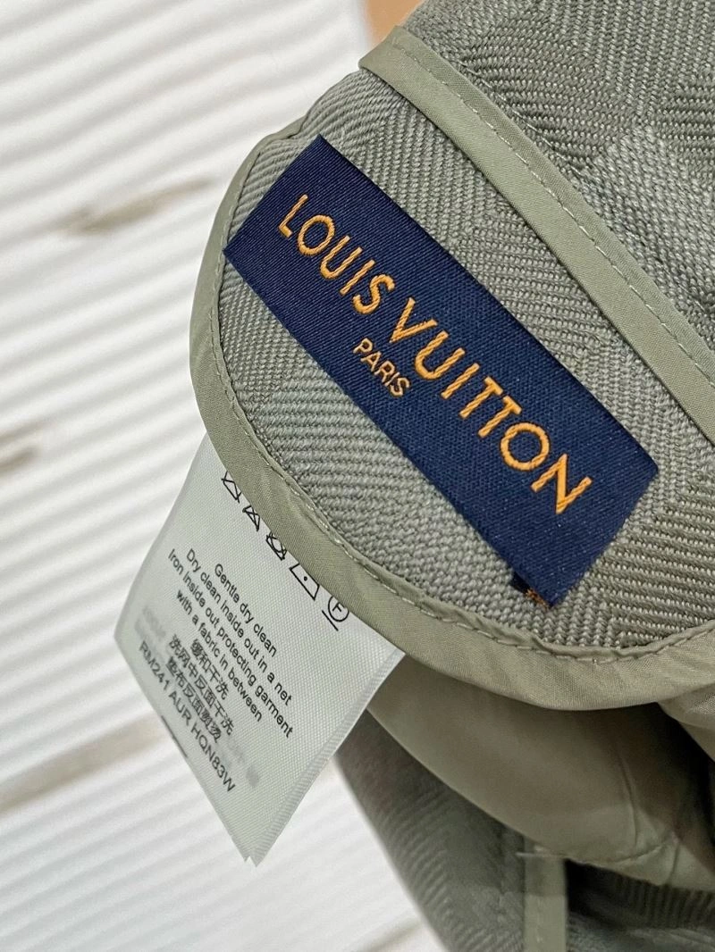 Accurate model Louis Vuitton Long Pants