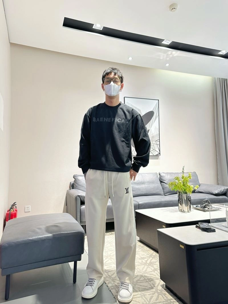 Exact replica Louis Vuitton Long Pants