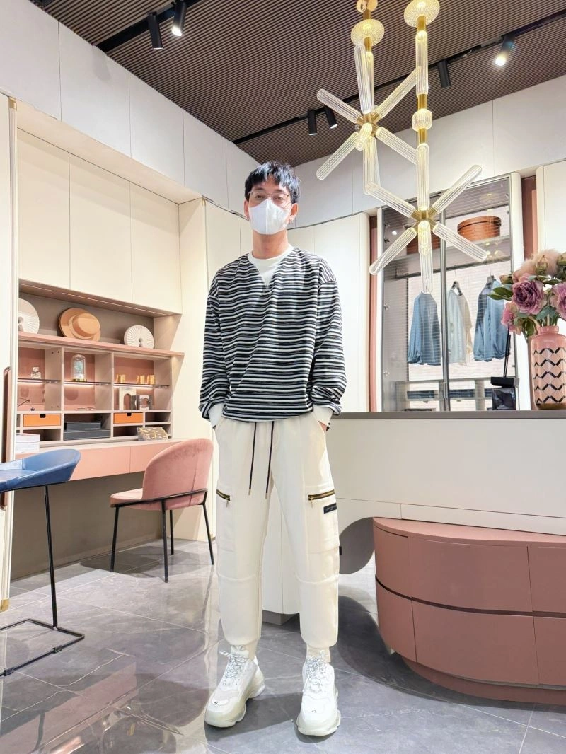 Budget-friendly Louis Vuitton Long Pants