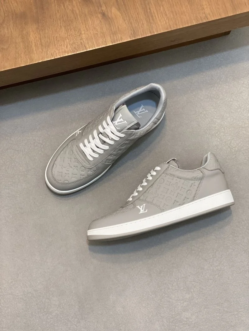Accurate model Louis Vuitton Low Shoes