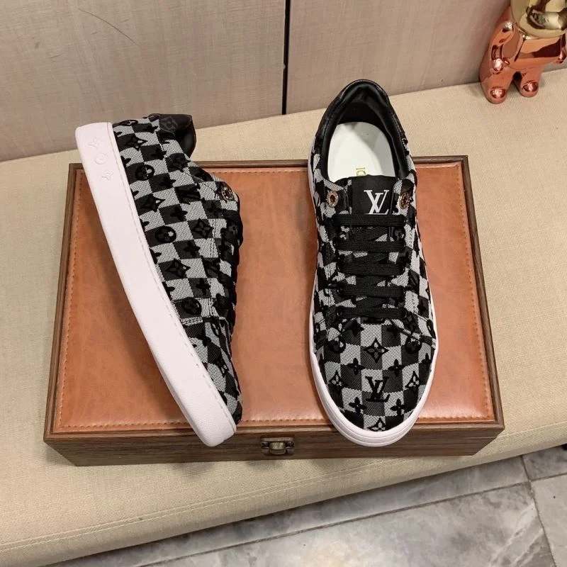Accurate model Louis Vuitton Low Shoes