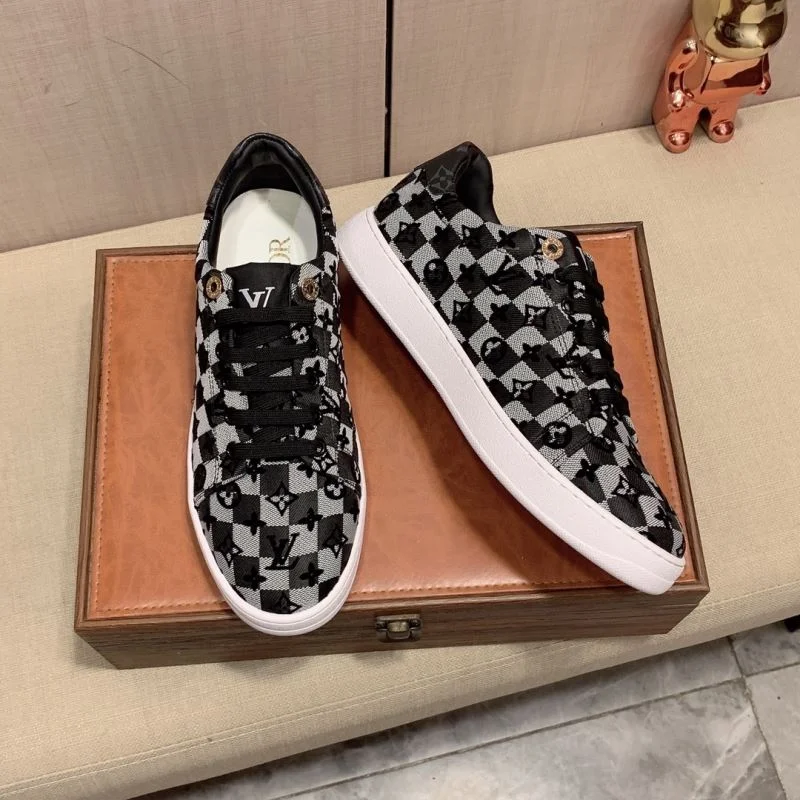 Accurate model Louis Vuitton Low Shoes