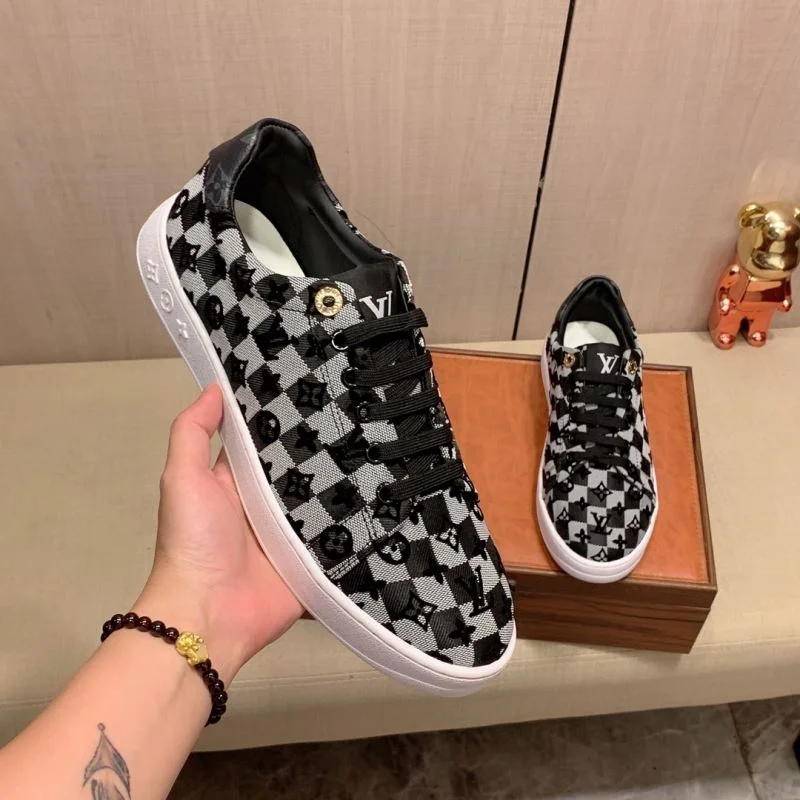 Accurate model Louis Vuitton Low Shoes