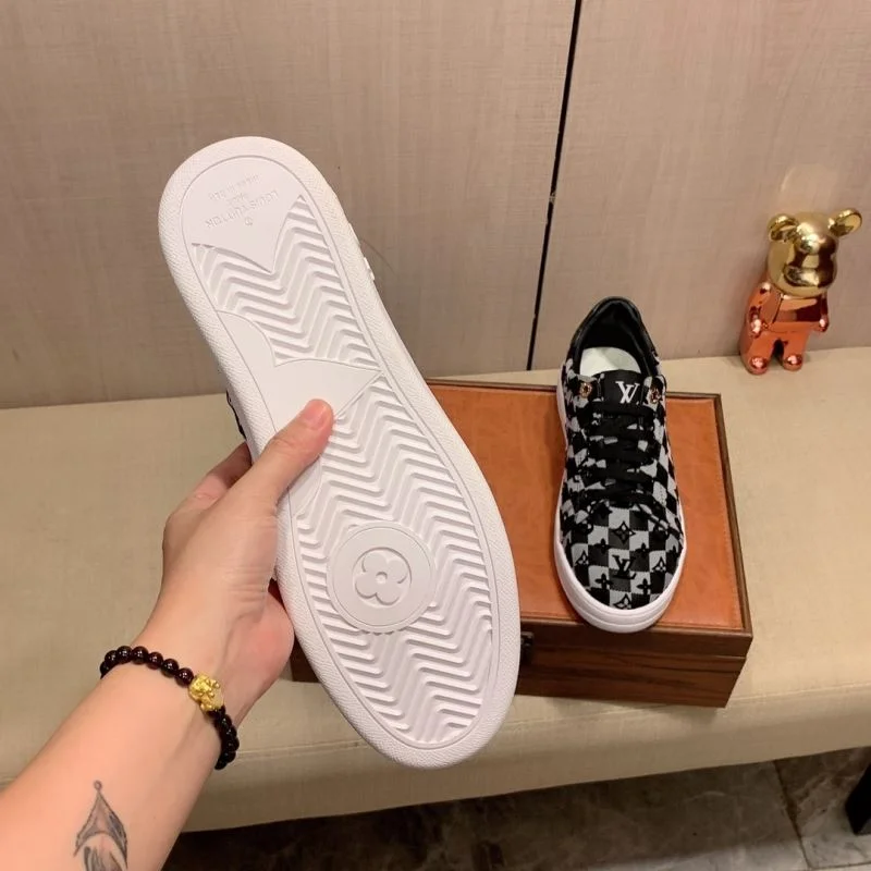 Accurate model Louis Vuitton Low Shoes