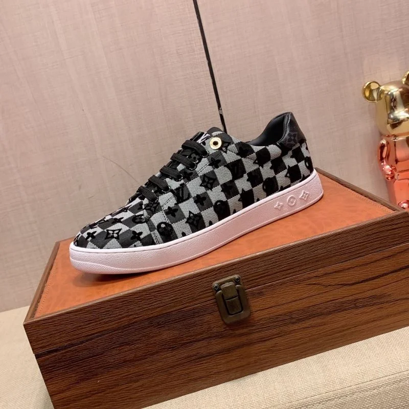 Accurate model Louis Vuitton Low Shoes