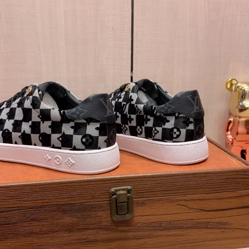 Accurate model Louis Vuitton Low Shoes