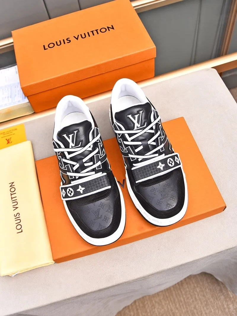 Top mirror Louis Vuitton Low Shoes