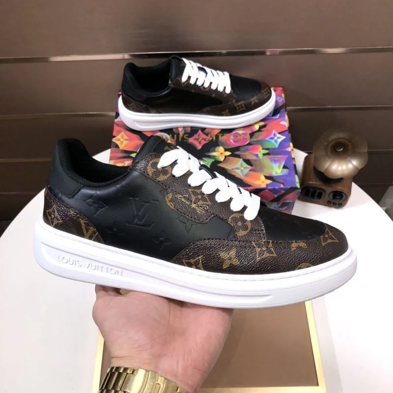 Top mirror Louis Vuitton Low Shoes