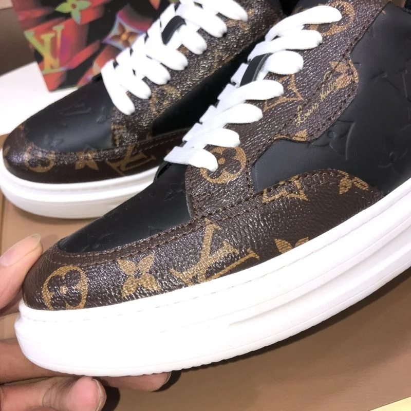 Top mirror Louis Vuitton Low Shoes