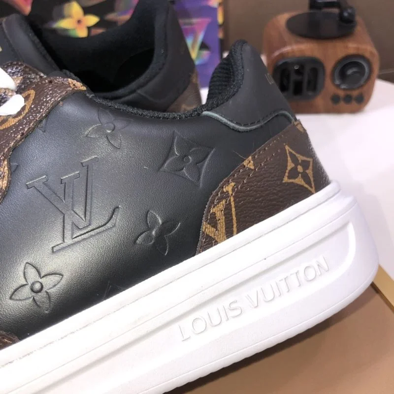 Top mirror Louis Vuitton Low Shoes