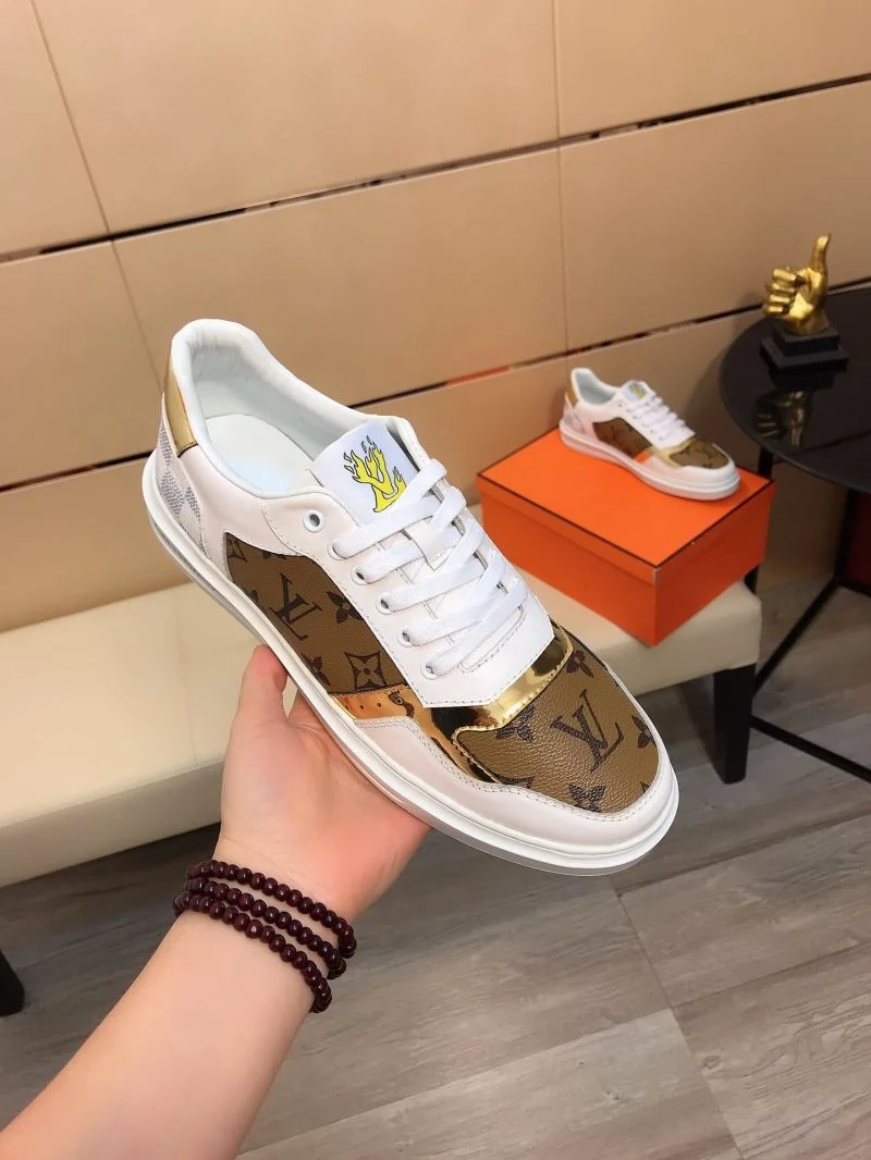 Accurate model Louis Vuitton Low Shoes