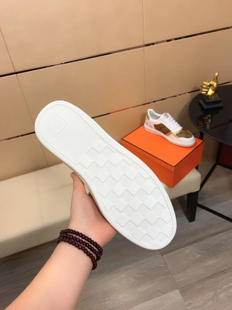 Accurate model Louis Vuitton Low Shoes