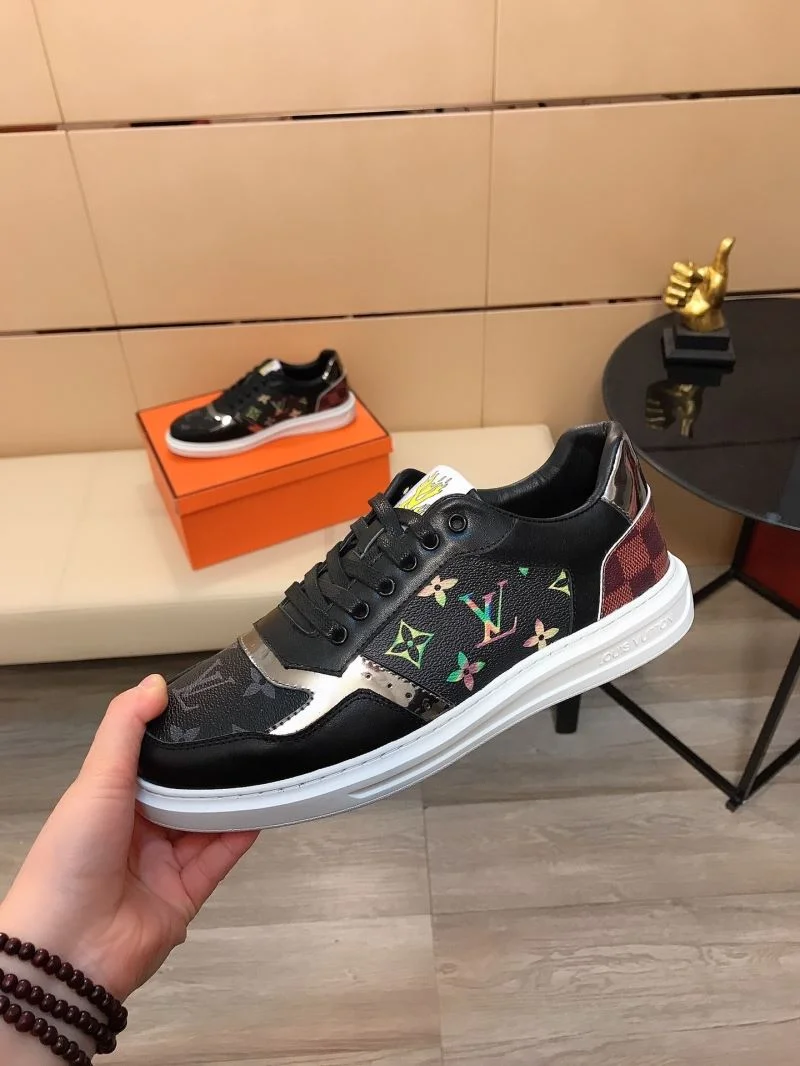 Accurate model Louis Vuitton Low Shoes