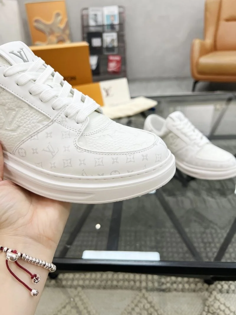 Exact replica Louis Vuitton Low Shoes