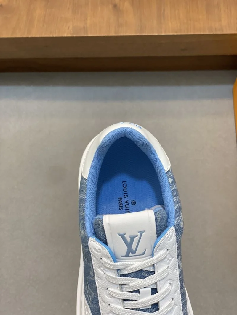 Accurate model Louis Vuitton Low Shoes