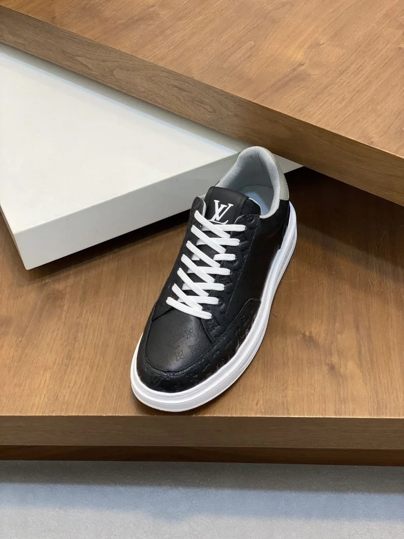 Accurate model Louis Vuitton Low Shoes
